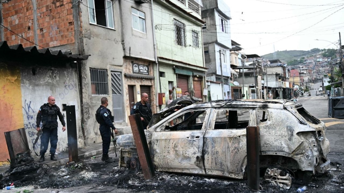 Une opération policière de grande envergure fait 64 morts et 81 ...